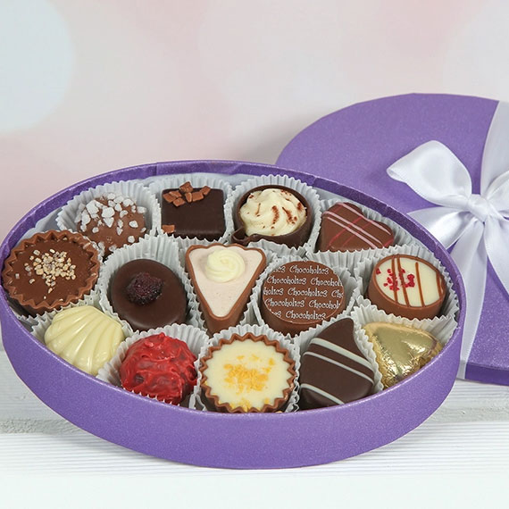 Oval box with 14 luxury chocolates - Mothers Day Chocolates